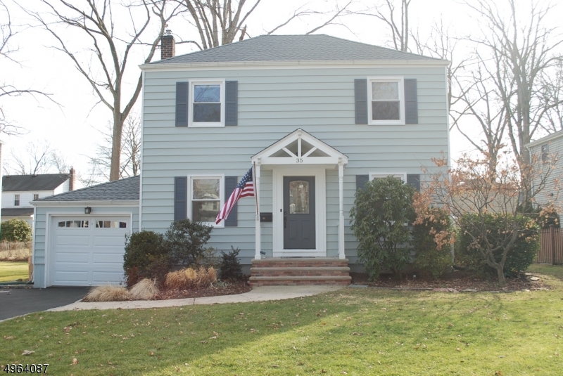 Livingston, NJ Homes For Sale Under $500k| Walkable Suburb