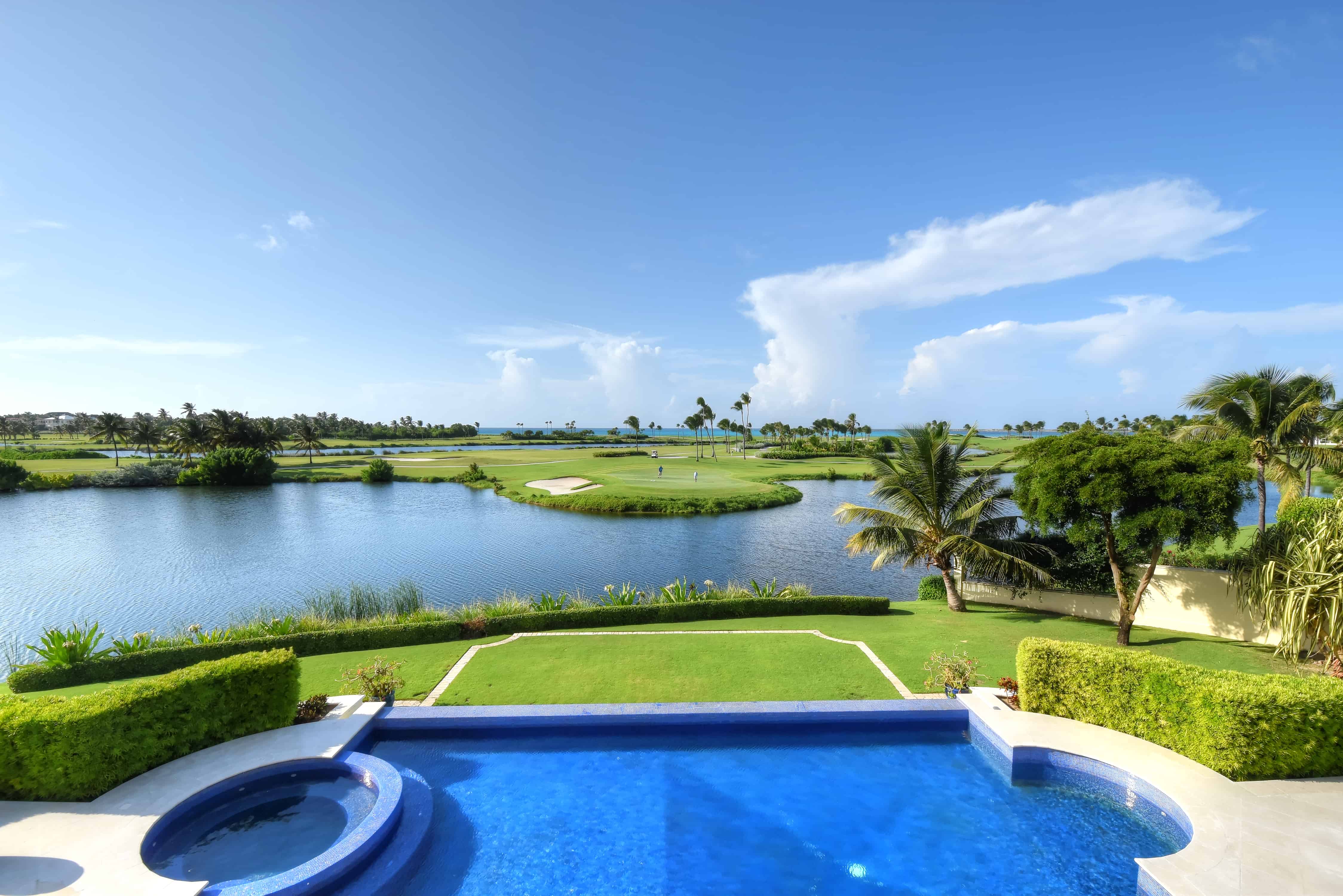 Bahamas Condos Near Restaurants | Bahamas Realty