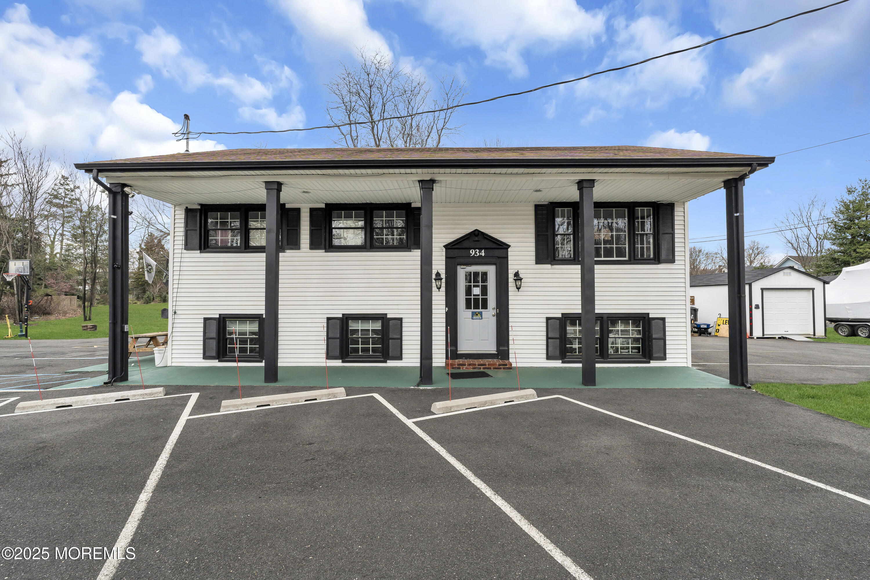 Commercial Properties in Leonardo, NJ