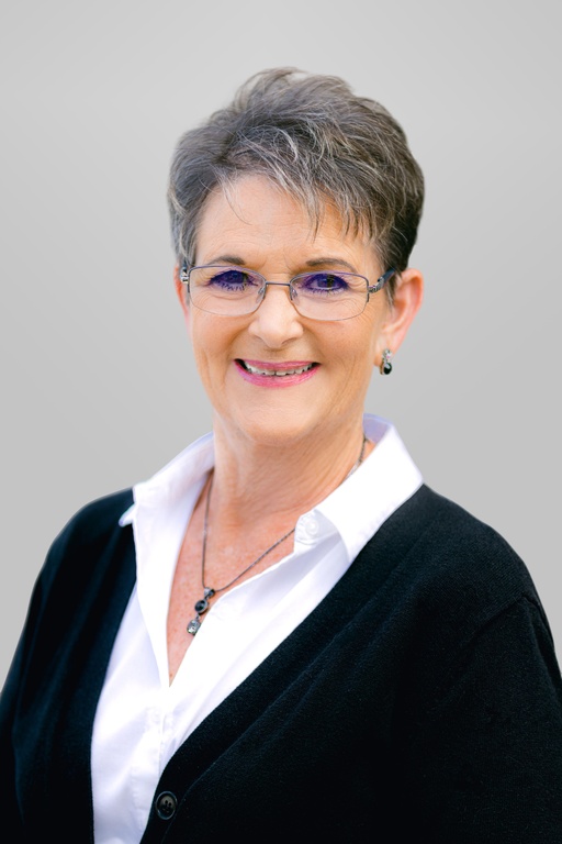 Rae Ann LaCross-Francis | Seven Gables Real Estate | CA Real Estate